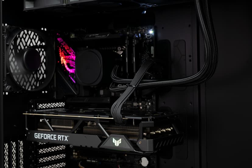 Ångström Red Pro Core Ultra 9 64GB 2000GB RTX 4090 (1445194)