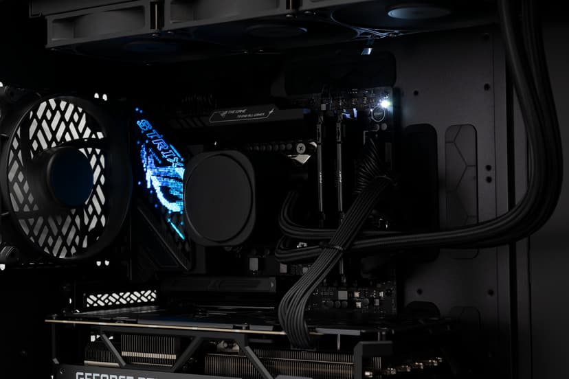 Ångström Red Pro Core Ultra 9 64GB 2000GB RTX 4090 (1445194) | Dustin.dk Ångström Red Pro Core Ultra 9 64GB 2000GB RTX 4090 (1445194) | Dustin.dk