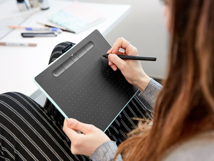 Wacom Intuos Pen Tablet Bluetooth Medium Black/Green | Dustin.fi