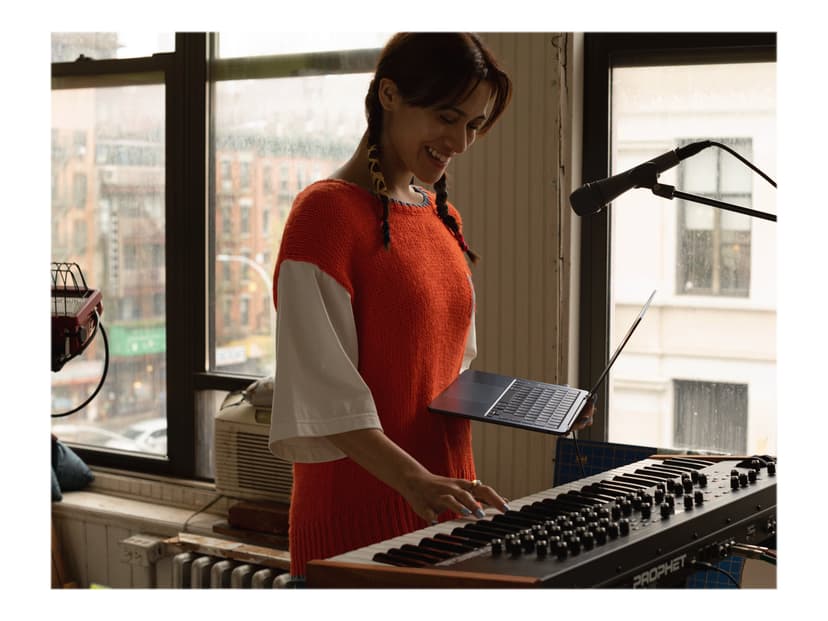 Apple MacBook Air (2022) Midnatt M2 8GB 256GB 13.6" (MLY33KS/A) | Dustin.se