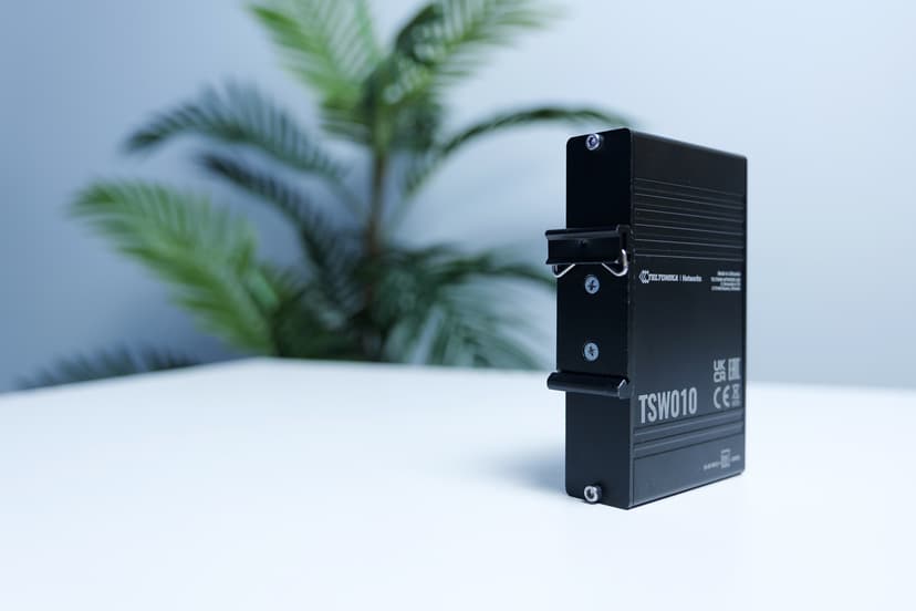 Teltonika TSW010 5-portars industriell switch för DIN-skenor ...